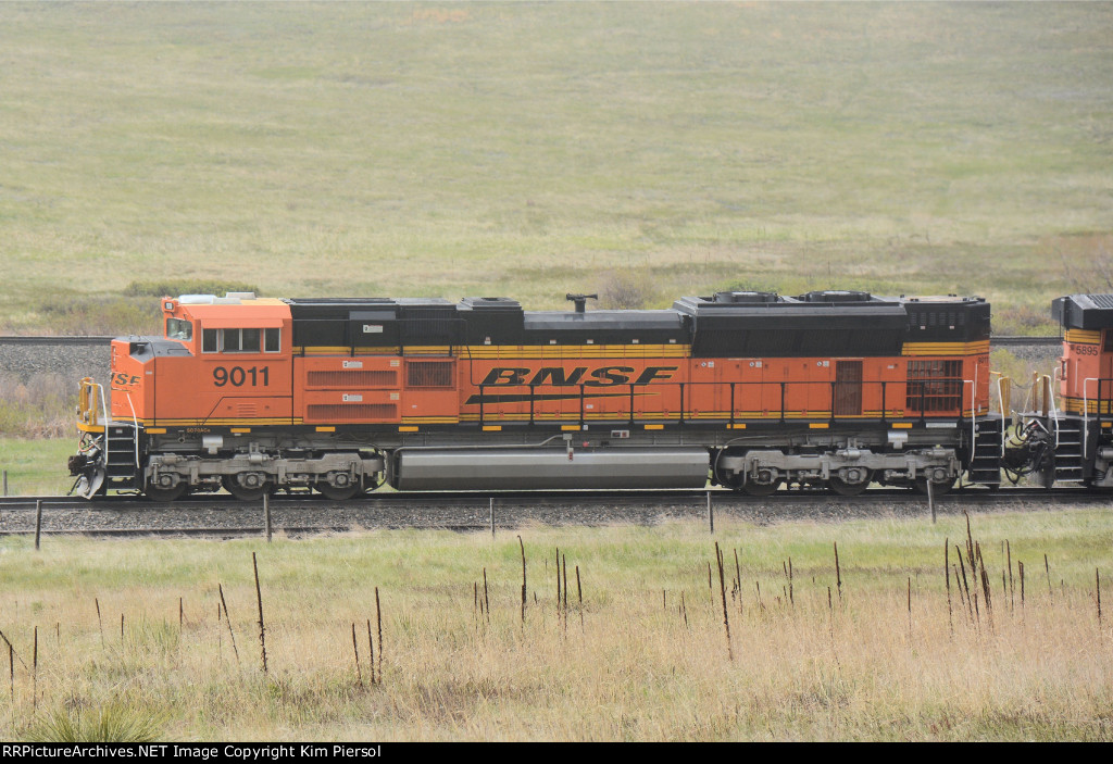 BNSF 9011 Pusher